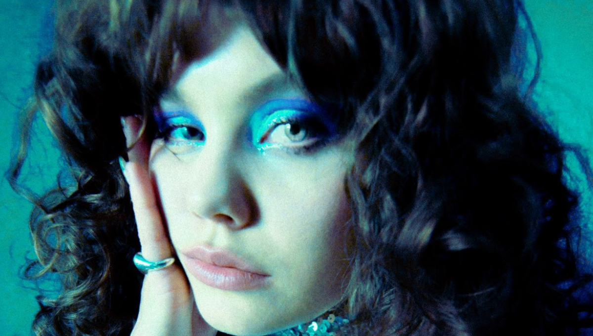 Lxandra Shares New Video For “Sideways” From Upcoming LP | Dusty Organ