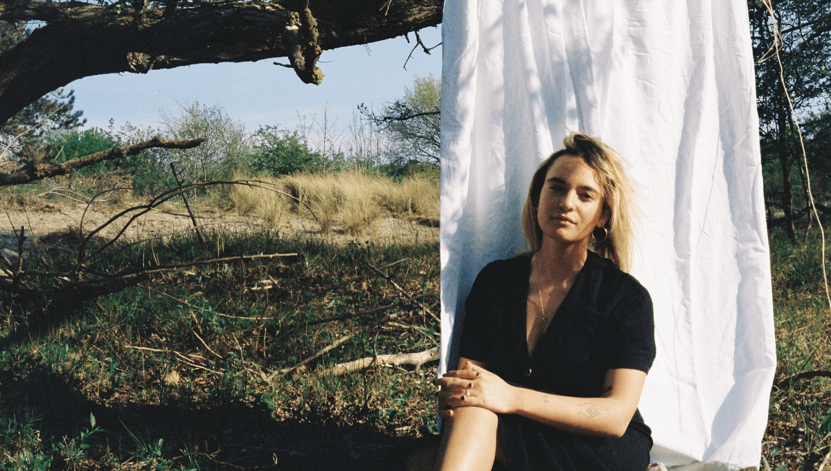 Emerging Dutch Singer-Songwriter néomí Shares New Single “Redemption ...