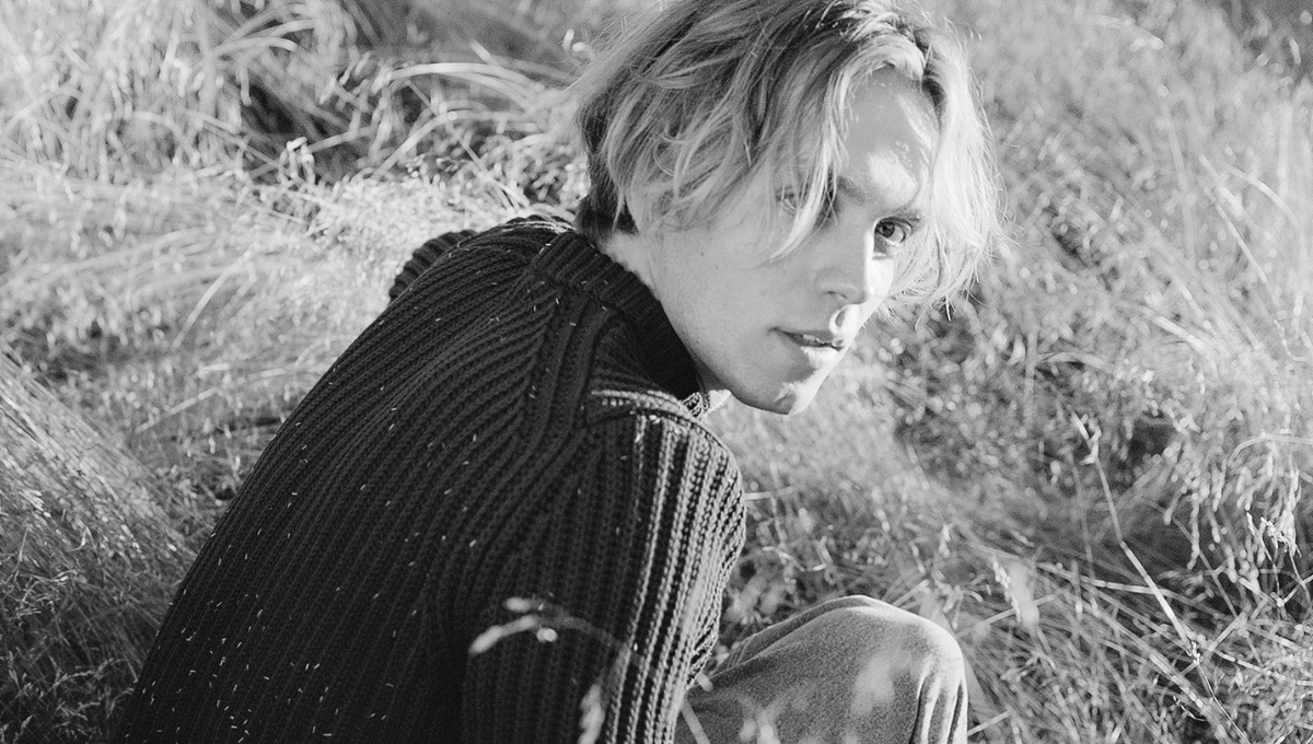 Latvian Singer-Songwriter Chris Noah Shares New Single “Red Light” From ...