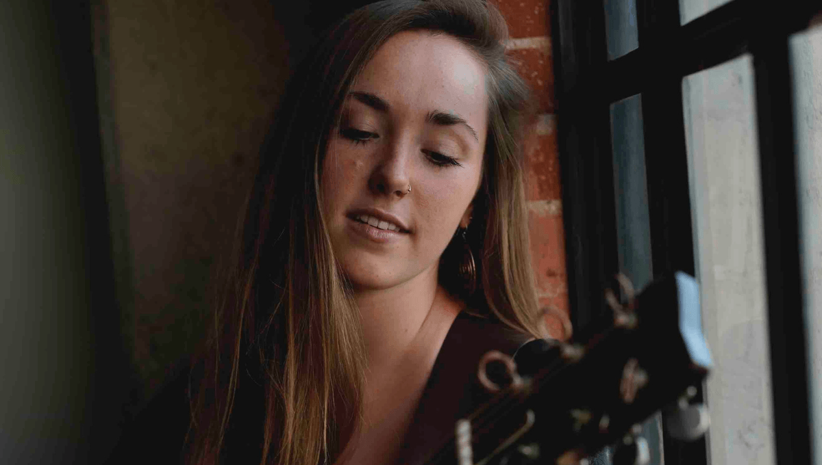 Indie Folk Singer-Songwriter Lucy Clearwater Shares Falls For The Wrong ...