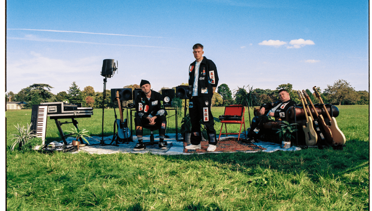 Dutch Singer-Songwriter néomí Shares Accidental Breakup Song “Red ...