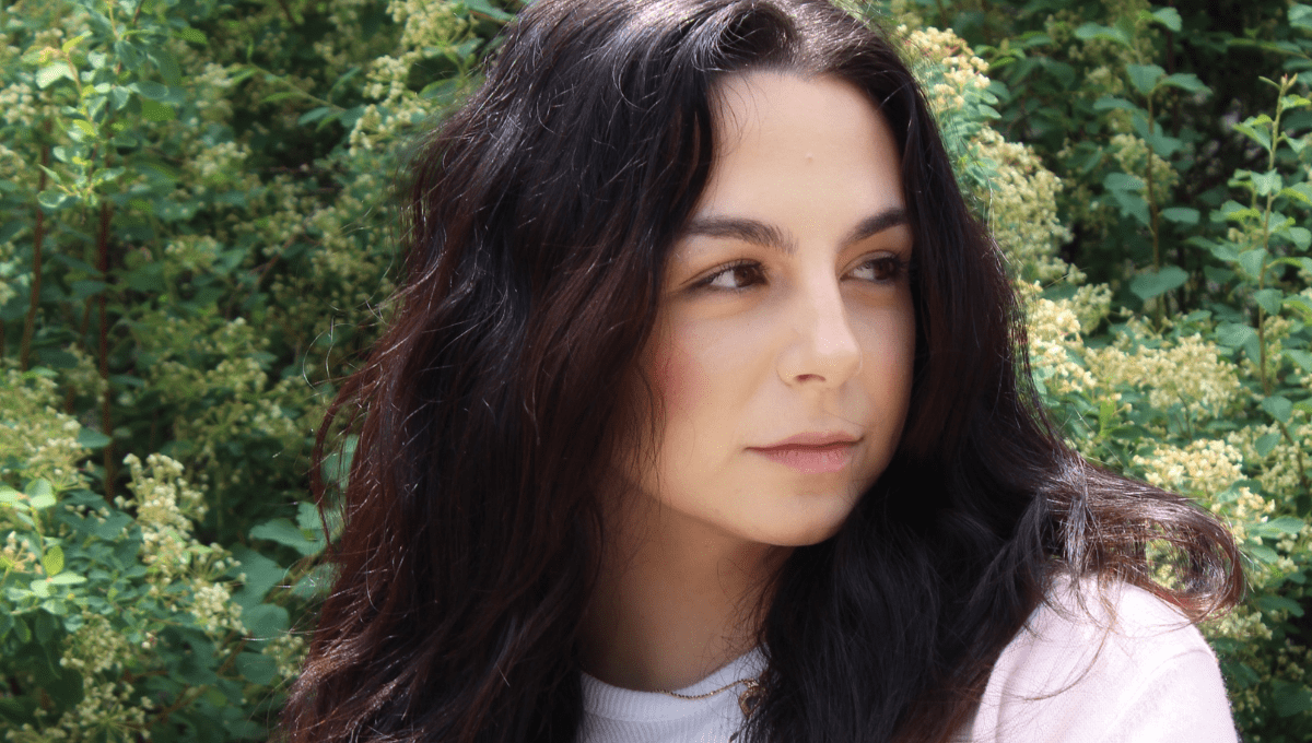 Indie Singer-Songwriter Ariana Fig Shares New Single “Cherry Coke ...